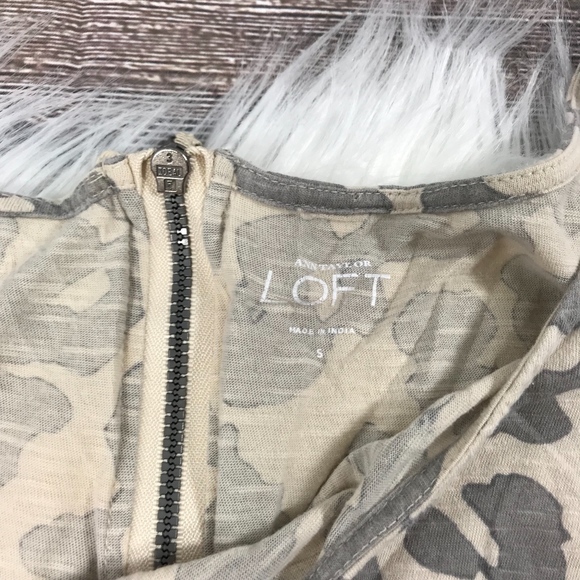 LOFT | Tops | Loft Cream Grey Print Cap Sleeve Zipper Back | Poshmark